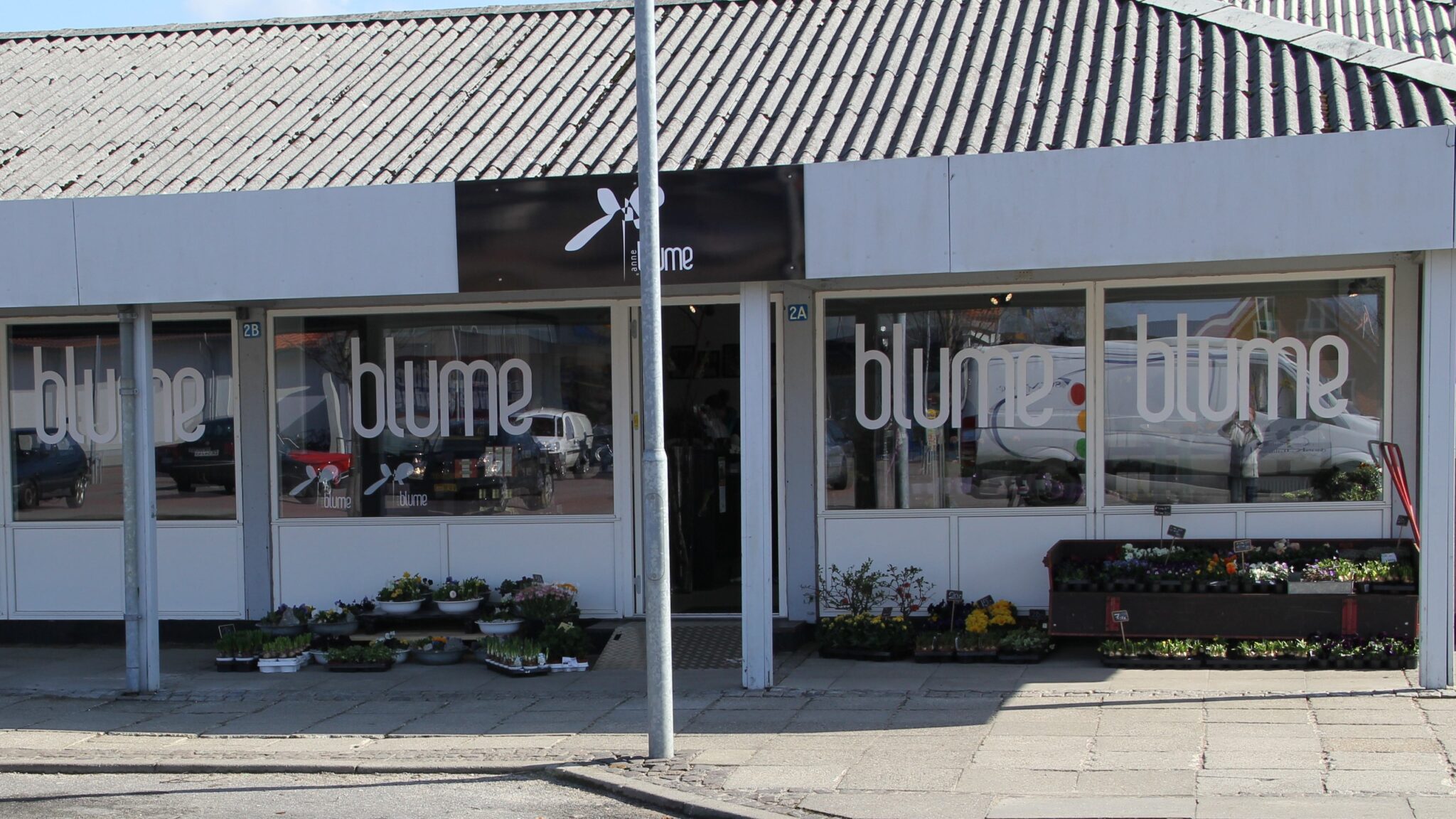 Facader, skilte og vinduer · Custom Print